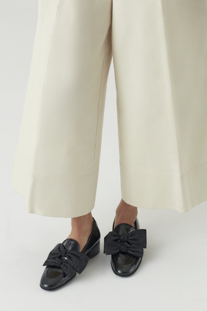Bow Loafers Glossy Black” Chylak